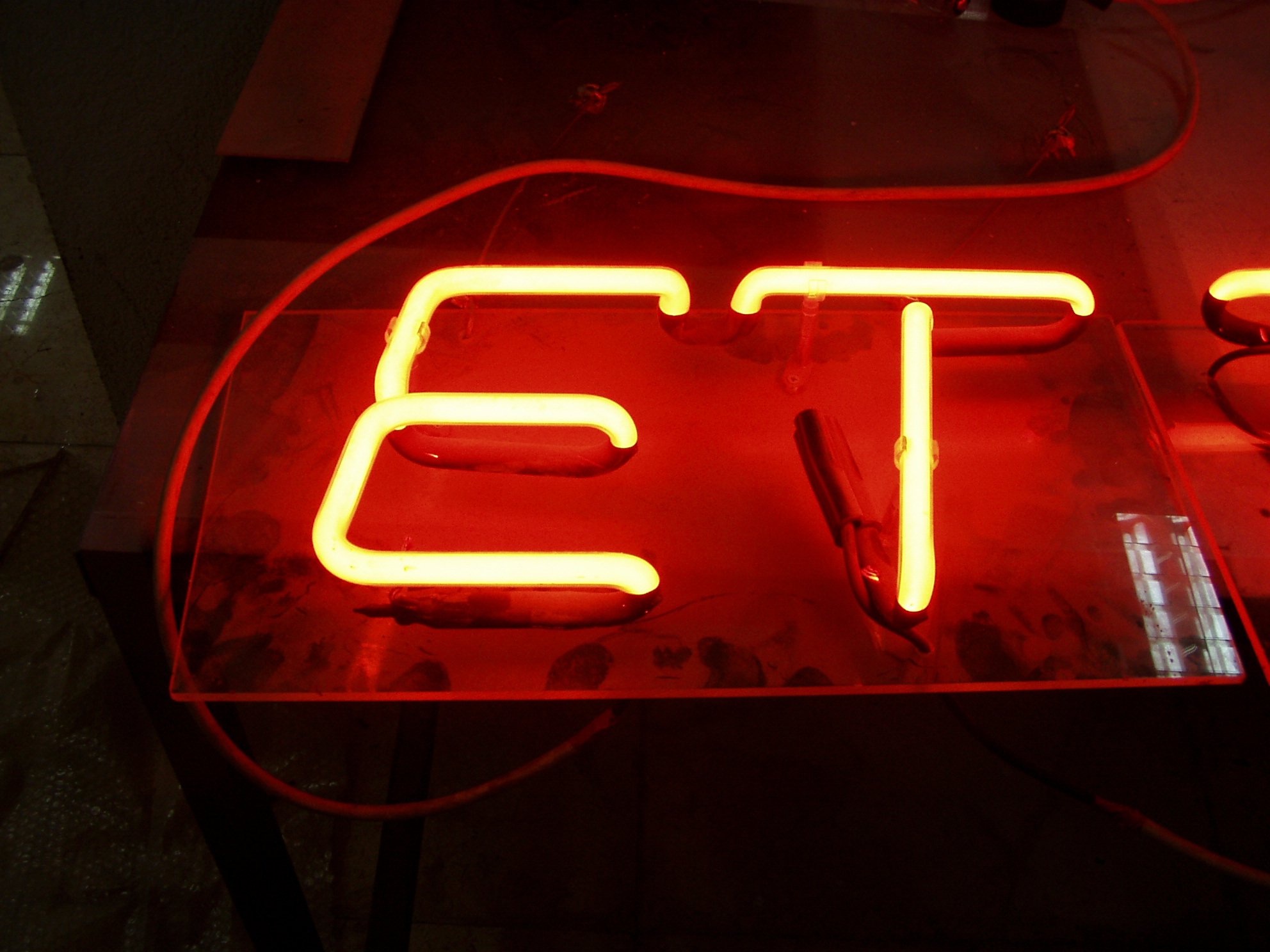 Hazır et neon işıklı tabela